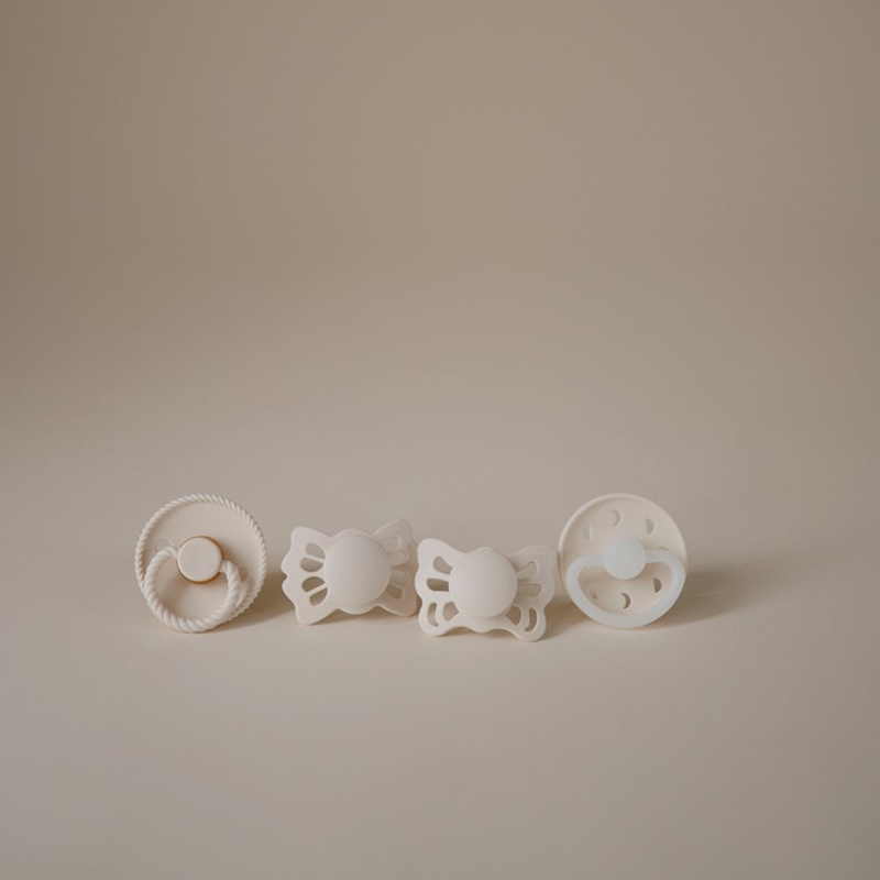 FRIGG Baby's First Pacifier Moonlight Sailing dummy Cream | notino.ie
