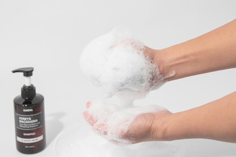 KUNDAL Honey & Macadamia White Musk natural shampoo for dry and damaged ...