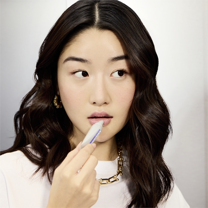 Labello Glowy Lips Moisturizing Lip Balm with hyaluronic acid | notino.ie