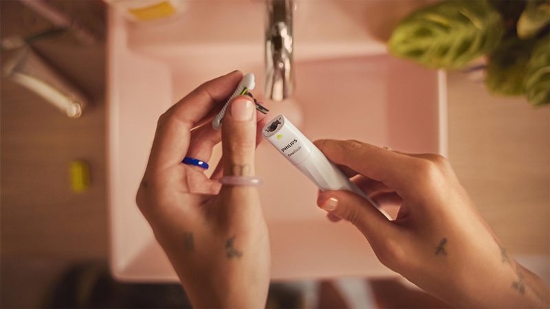 Philips OneBlade Intimate QP1924/30 тример за интимната зона и тялото ...