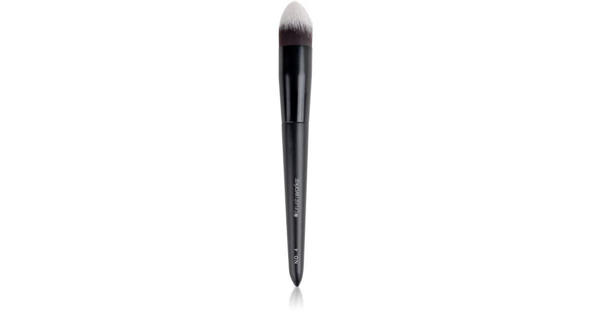 Brushworks Tapered Precision Buffing Brush Foundation Brush | notino.ie